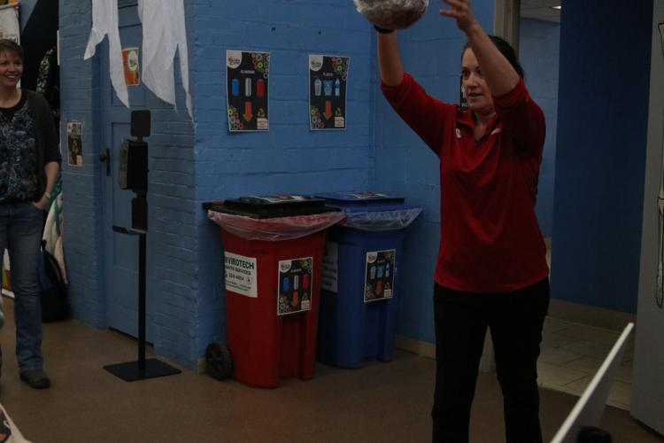 Discovery Center brings scientists, children together | News ...