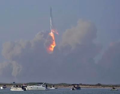 SpaceX giant rocket explodes minutes after launch from Texas | News ...