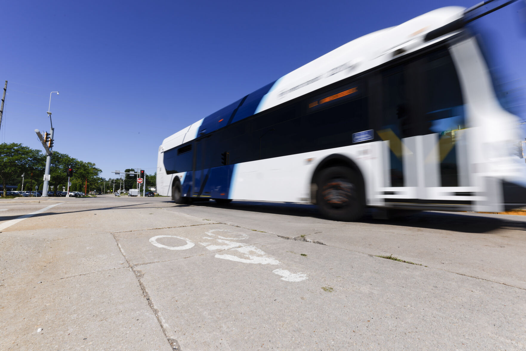 Madison's Metro Transit plans to buy 16 hybrid buses, cut emissions ...