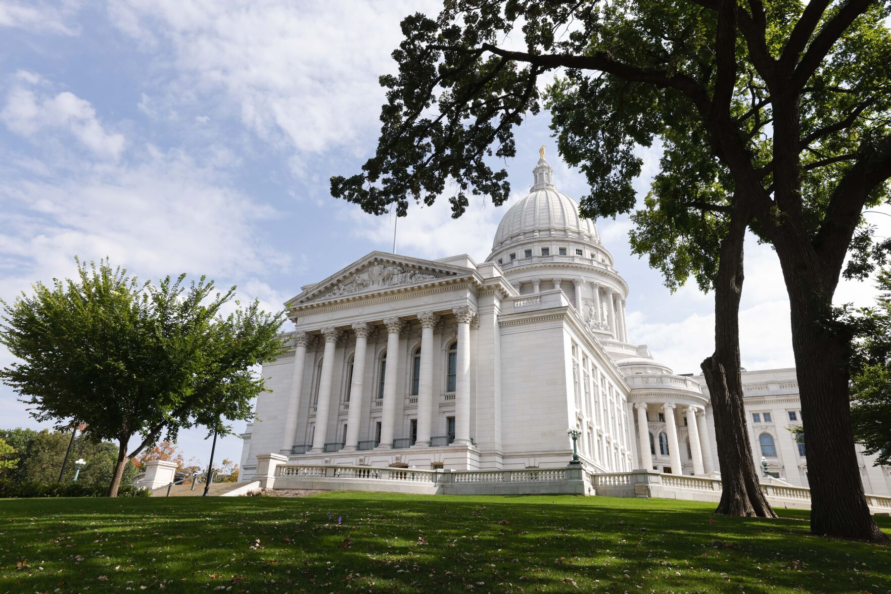 Capitol Square to get $6.4 million makeover for sidewalks, stormwater ...