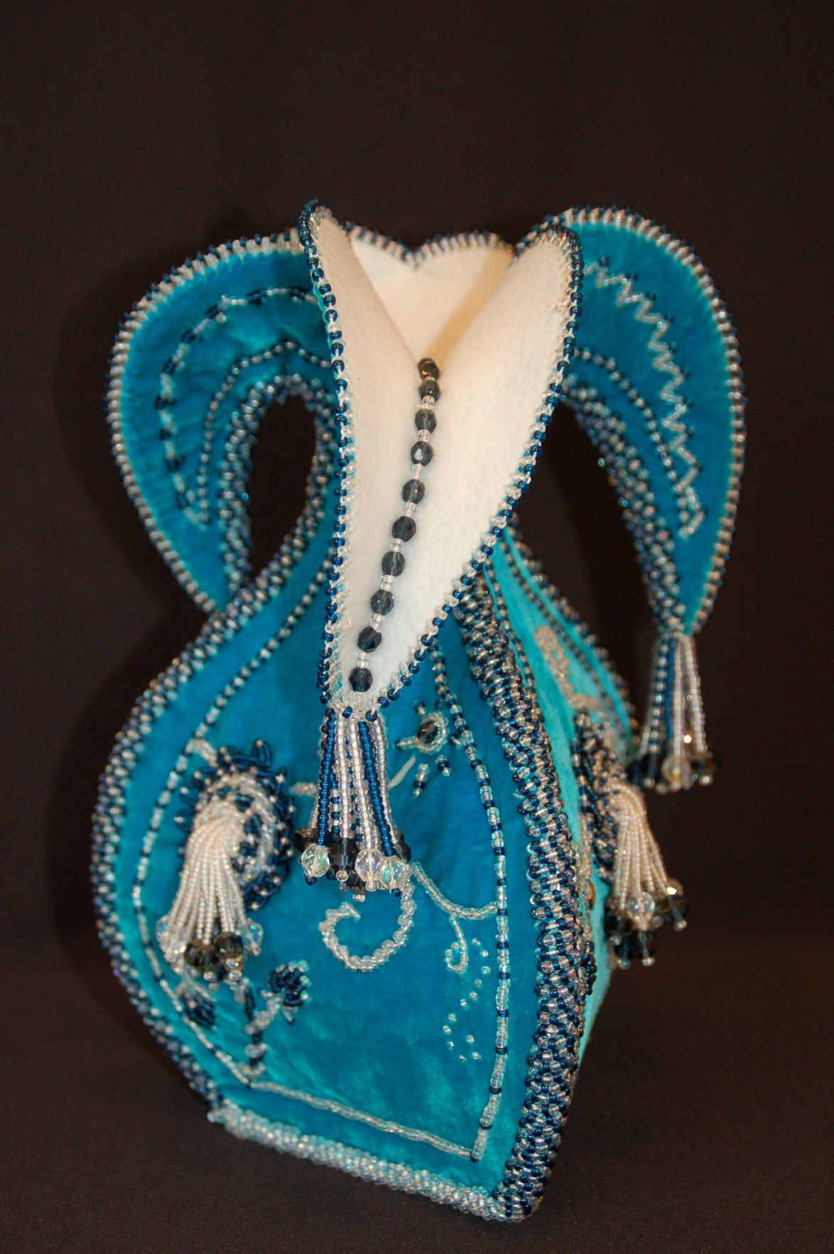 Elaborate beadwork connects contemporary Oneida to artists past ...