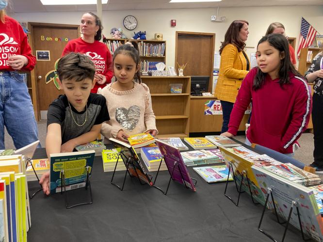 Sandburg Elementary students get free books, visit from local officials ...