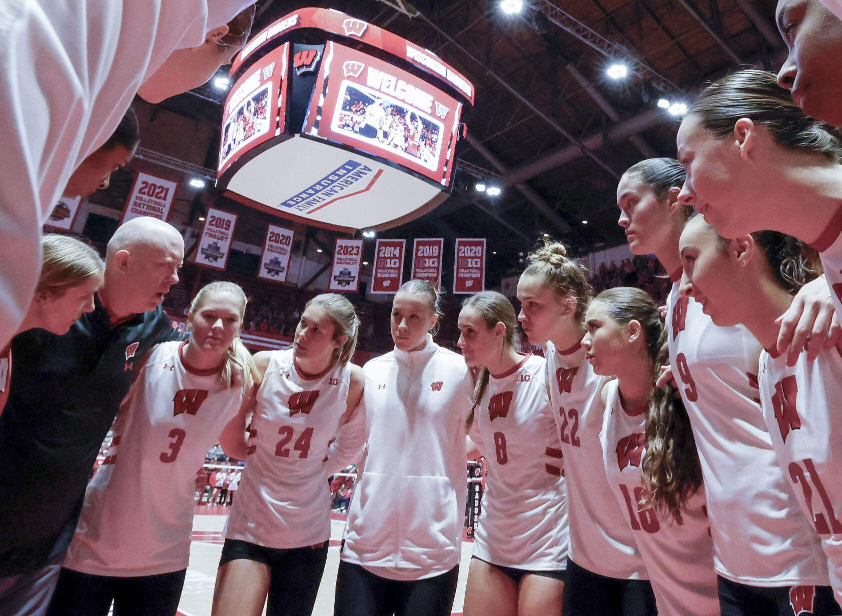 Wisconsin volleyball coach reflects on team success, still has dreams ...