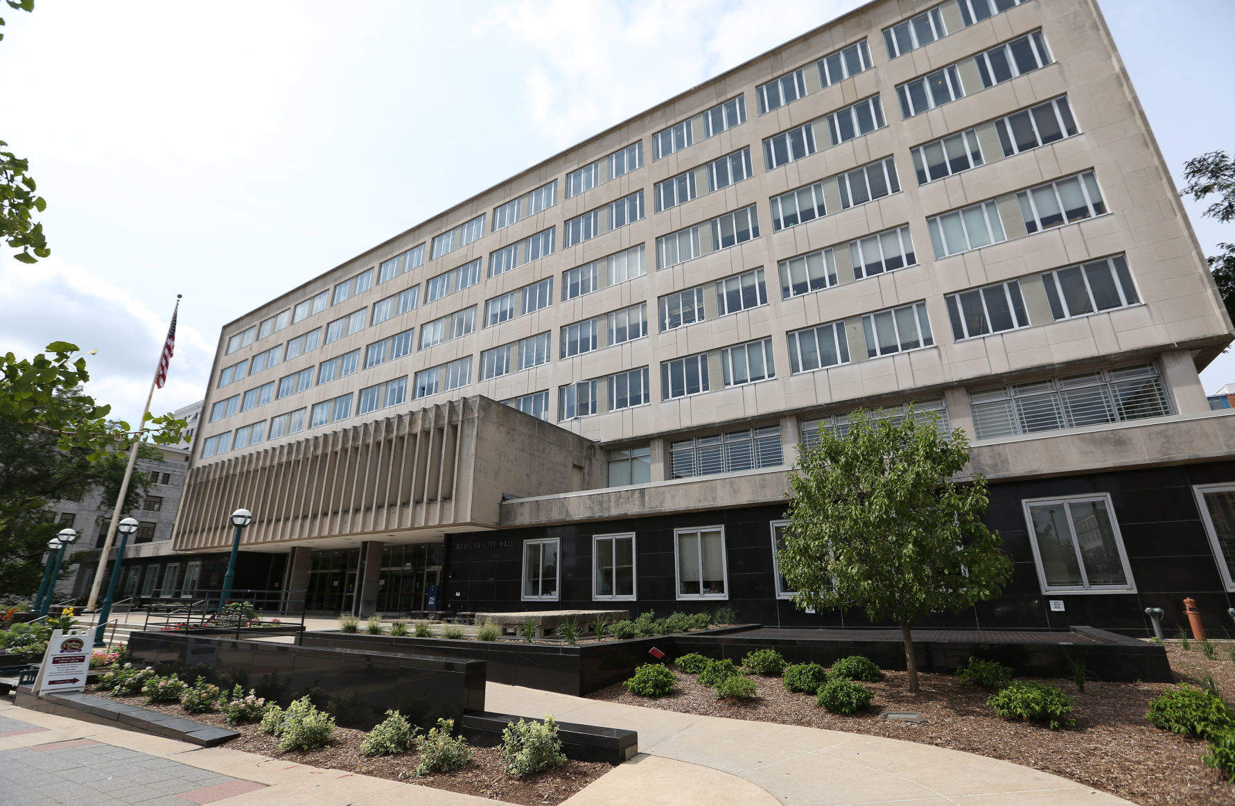 Probe faults former Madison city clerk. Some poll workers defend her ...