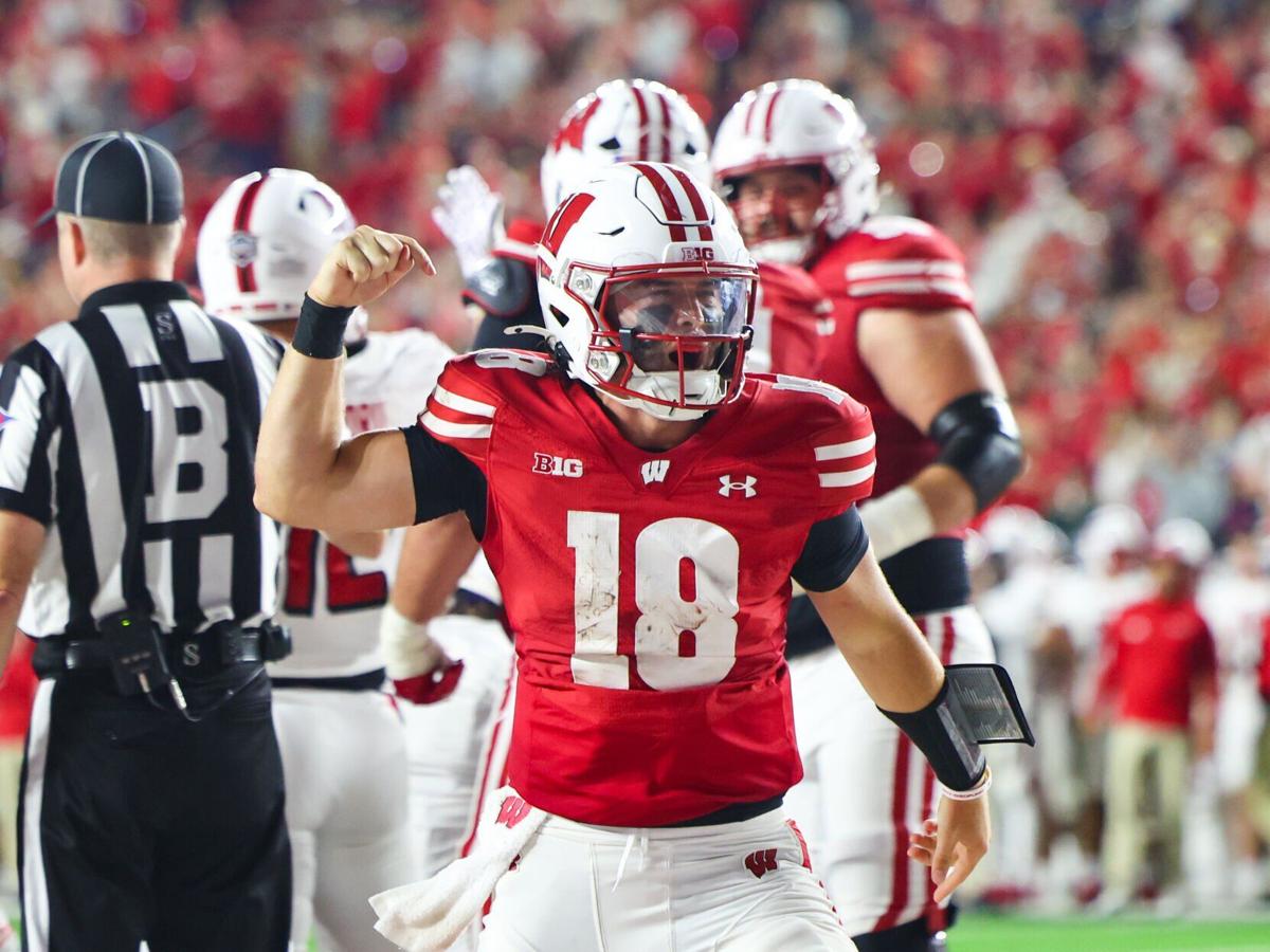 Badgers don't flinch as yet another quarterback goes down | Sports ...