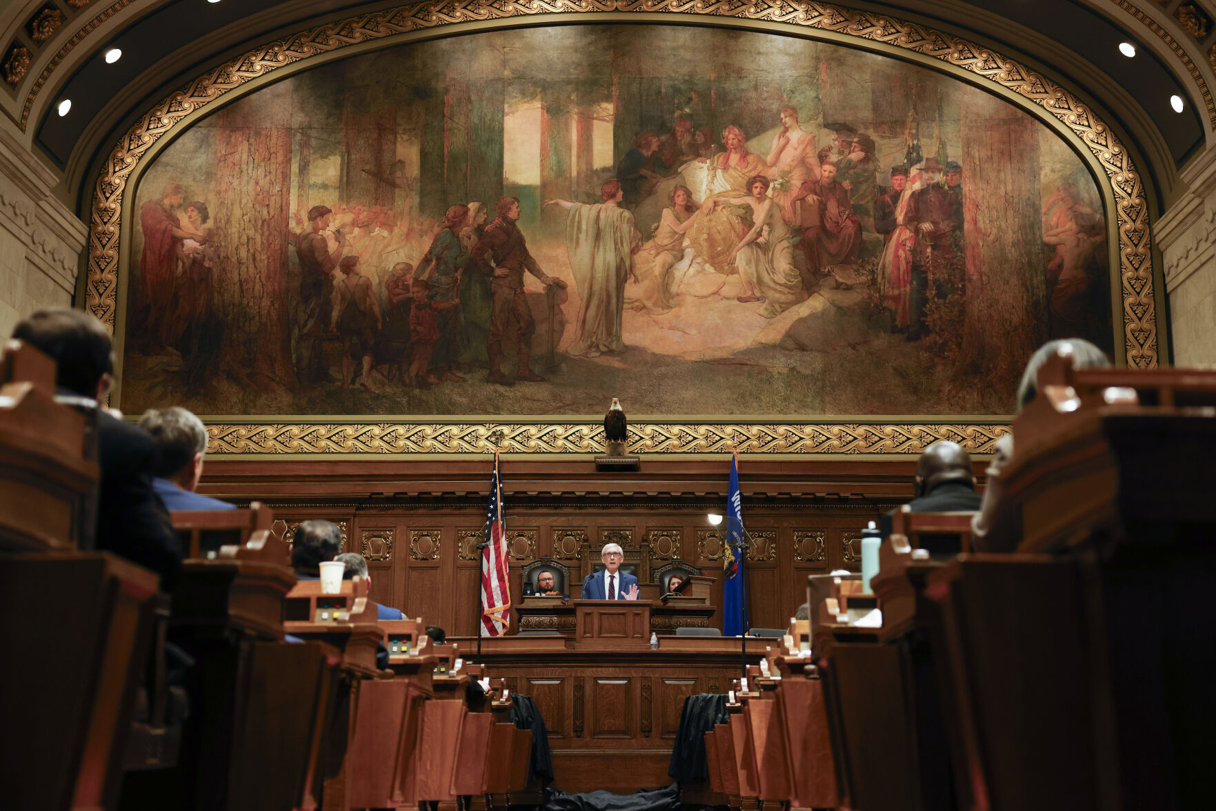 4 times Wisconsin Democrats and Republicans worked together in 2025 ...