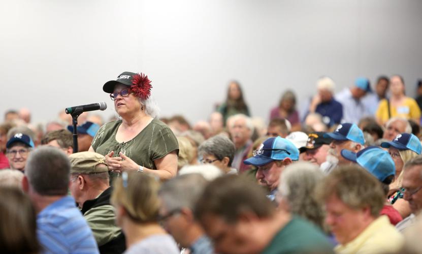 Hundreds gather to weigh in on F-35s at Alliant Energy Center meeting ...