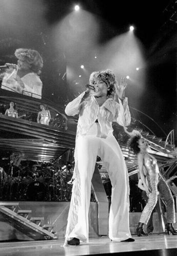 Tina Turner dies at 83; read the Cap Times' 2000 concert review | Music ...