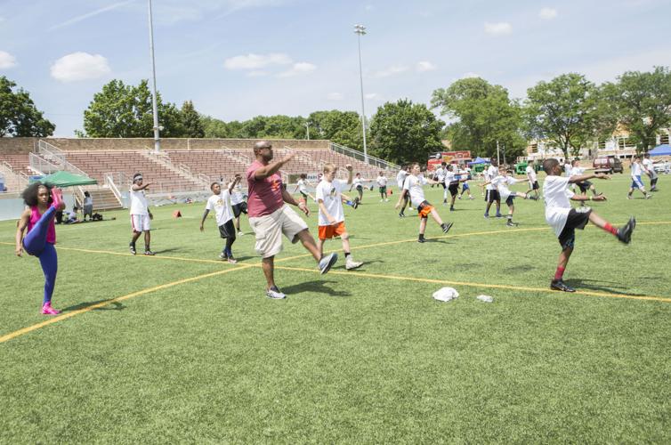 Photos: Former Green Bay Packers Gilbert Brown, Santana Dotson host ...