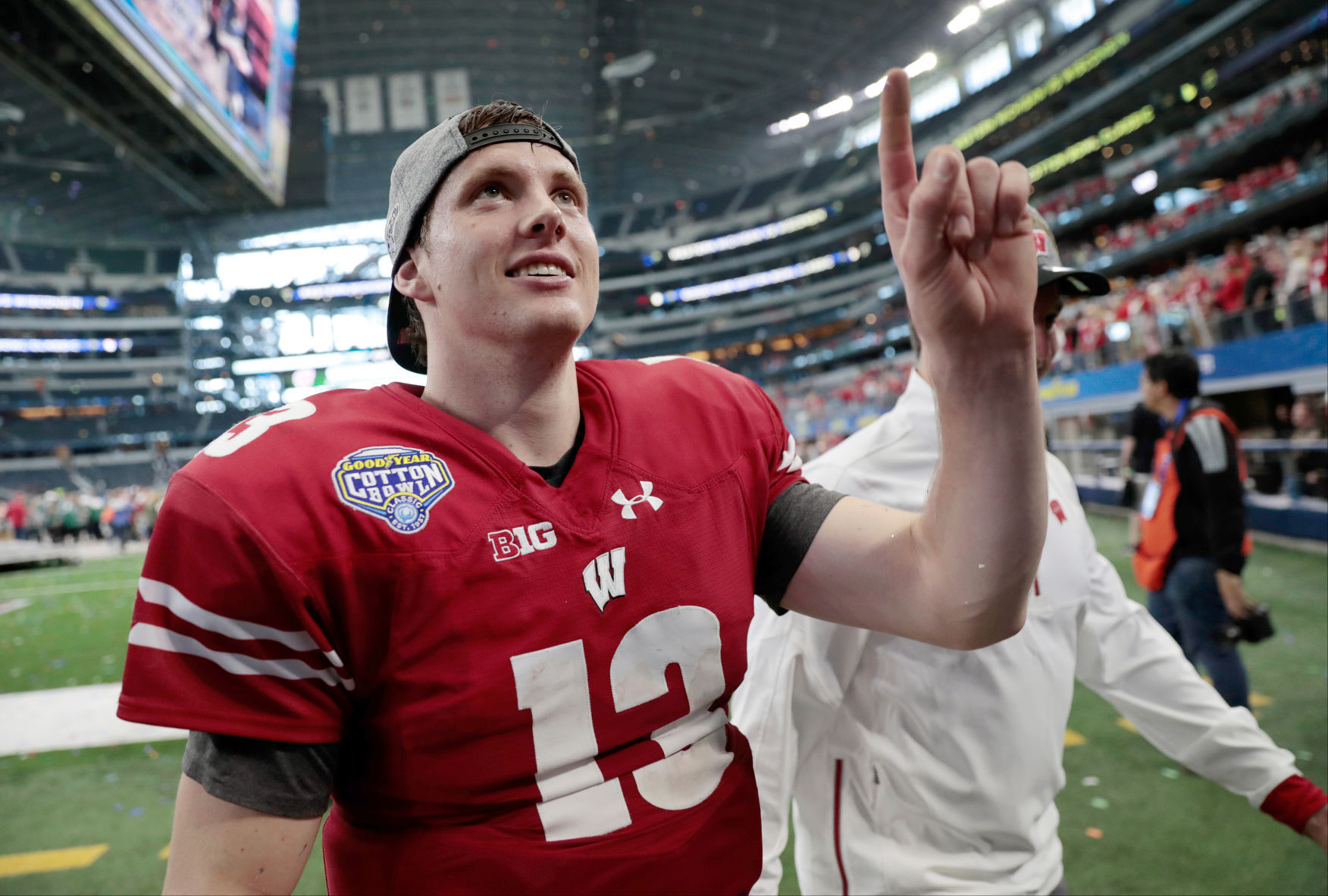 Badger football recruiting class underwhelms as portal is paramount ...
