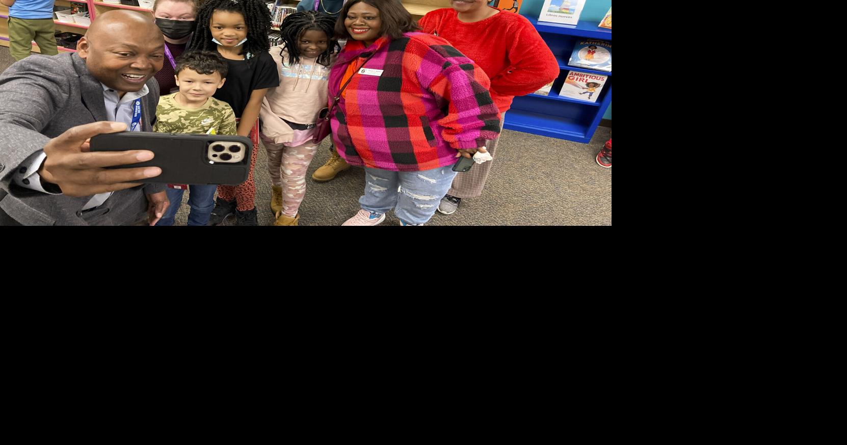 Sandburg Elementary students get free books, visit from local officials ...