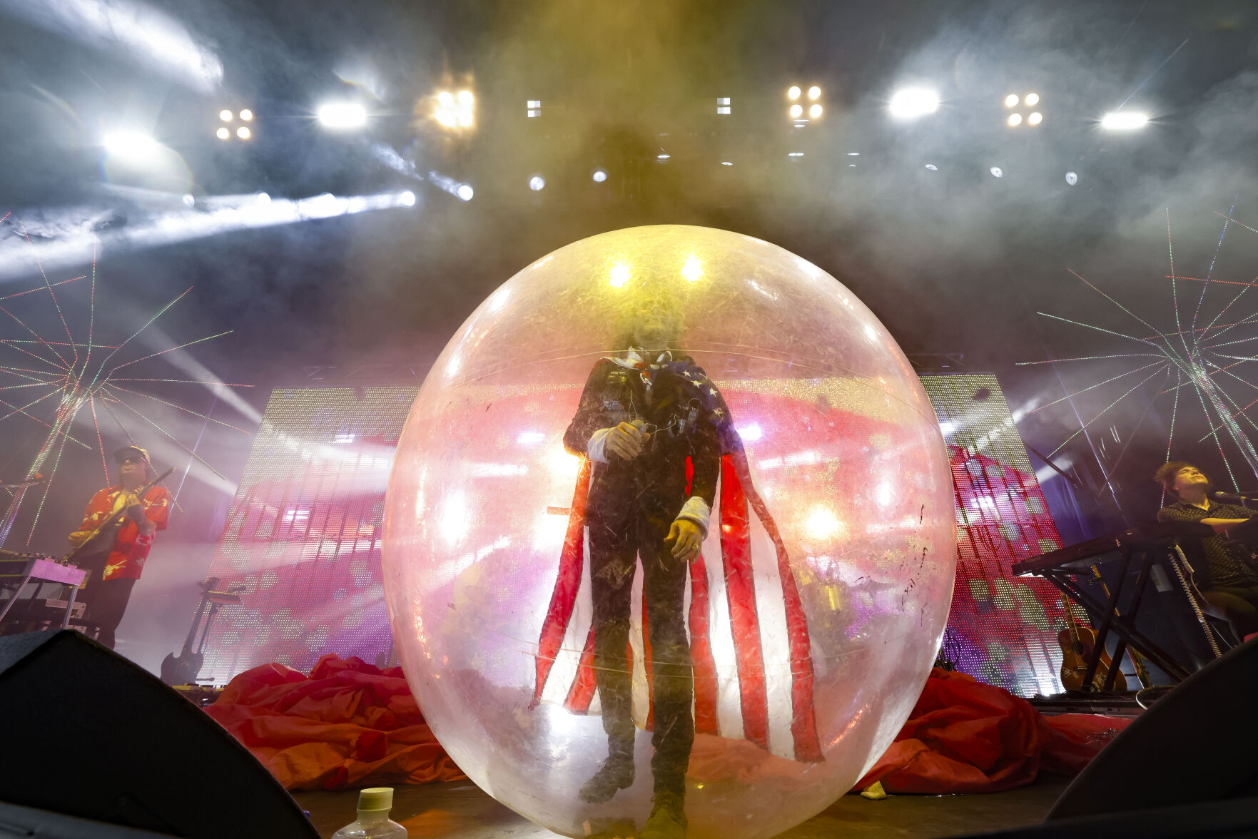 The Flaming Lips, Modest Mouse blow up Breese (with balloons) | Music ...