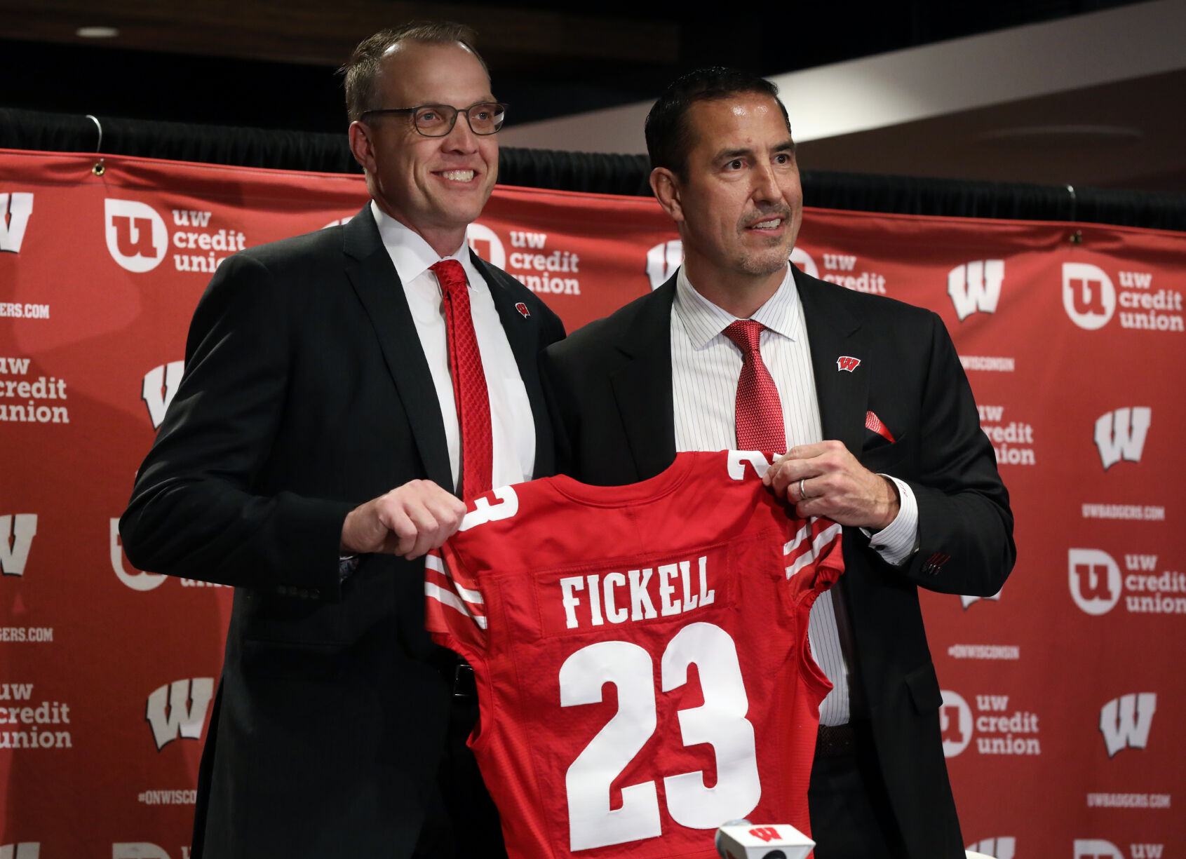 For longtime Badger football fans, anger turns to apathy | Paul Fanlund ...