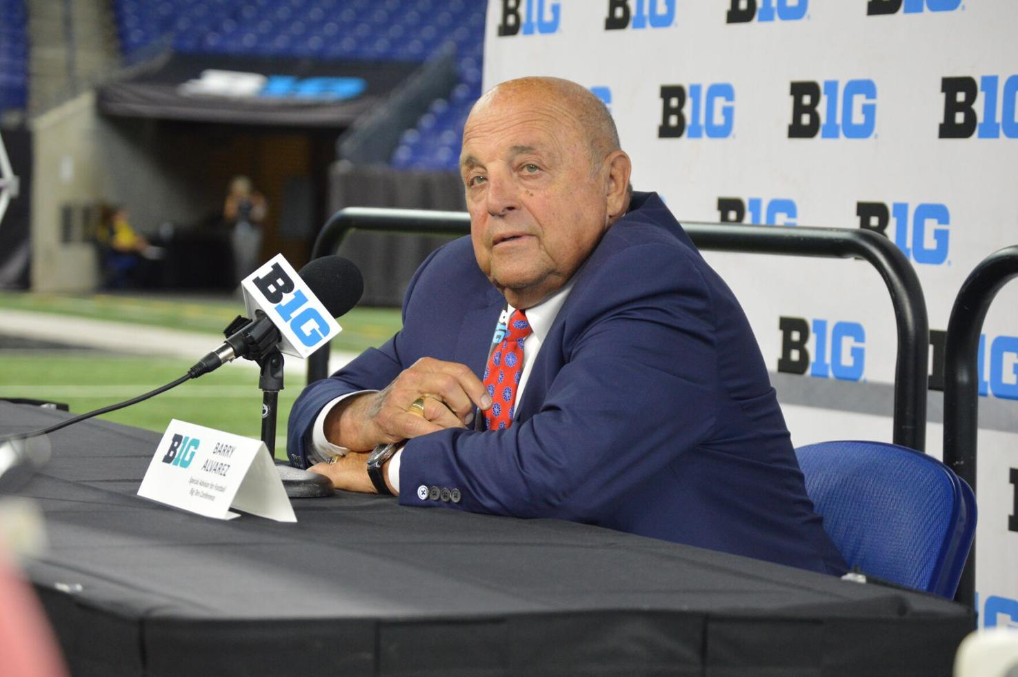 Barry Alvarez, still shaken from car crash, proceeds with interview ...