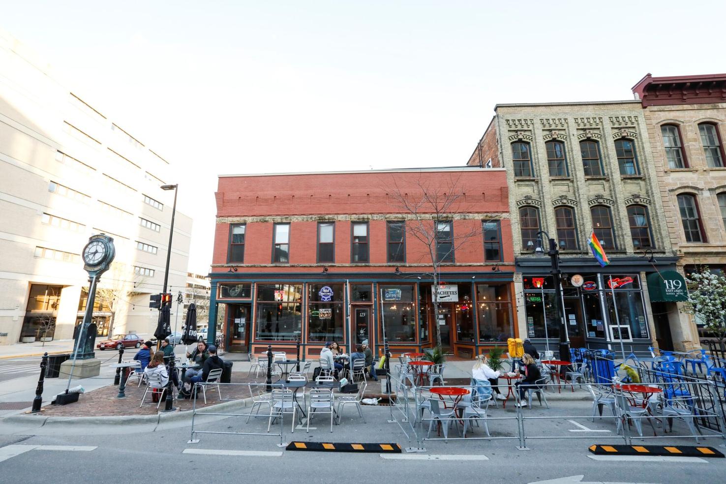 Noel Quintana, co-owner of Señor Machetes, detained by federal agents ...