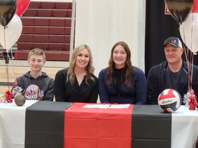 Roberts signs for Dawson volleyball | Sports | carboncountynews.com