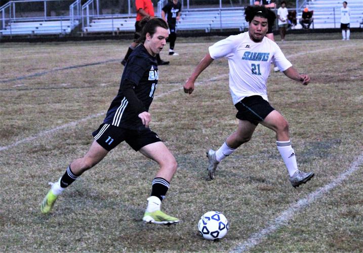 East keeps fighting till the end on senior night in 5-2 loss to ...