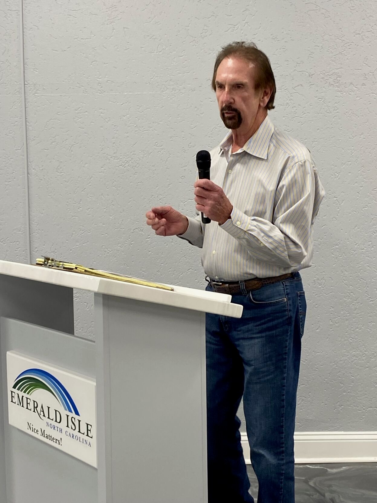 Emerald Isle officials, staff get earful from public during meeting ...