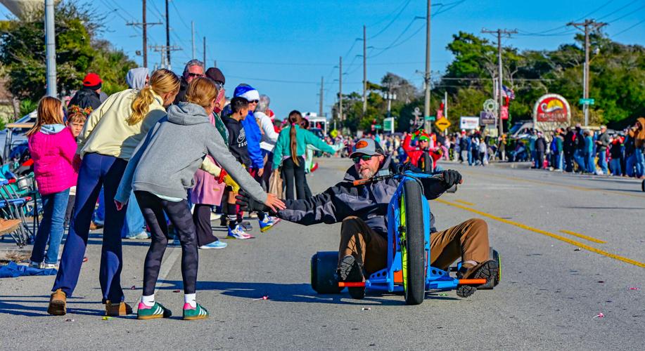 Holiday season officially starts as Emerald Isle Parade delights crowd ...