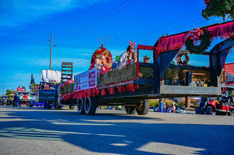 Holiday season officially starts as Emerald Isle Parade delights crowd ...