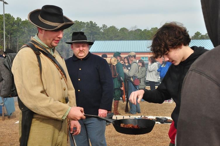 Newport Middle School students get living history through Civil War ...