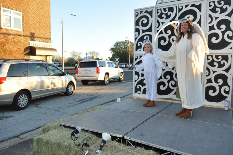 Live drive-thru nativity spreads Christmas message | News ...
