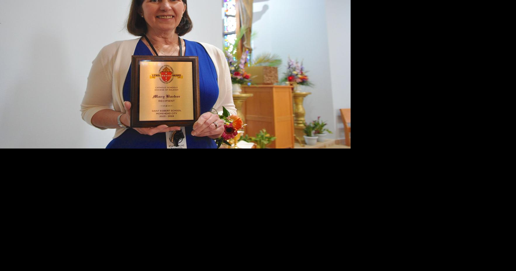 Barber receives Lewis Award for Excellence in Teaching for 2023-24 ...