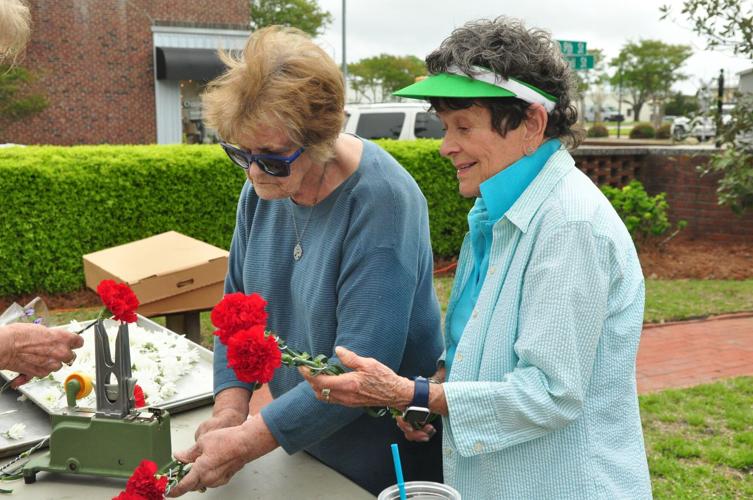 Flower cross at First Methodist celebrates Easter | News ...