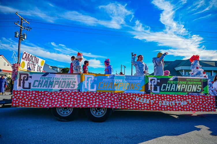 Holiday season officially starts as Emerald Isle Parade delights crowd ...