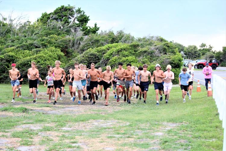 Croatan boys cross country primed to defend state title, losing just ...