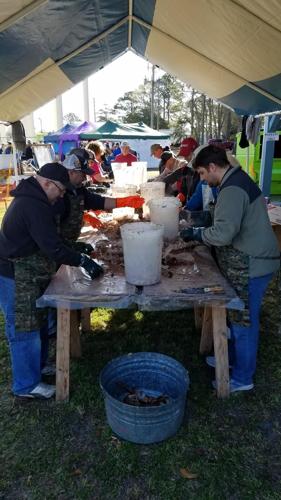 GALLERY: Newport Pig Cooking Contest | Multimedia | carolinacoastonline.com