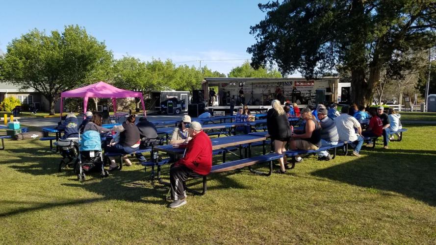 GALLERY: Newport Pig Cooking Contest | Multimedia | carolinacoastonline.com