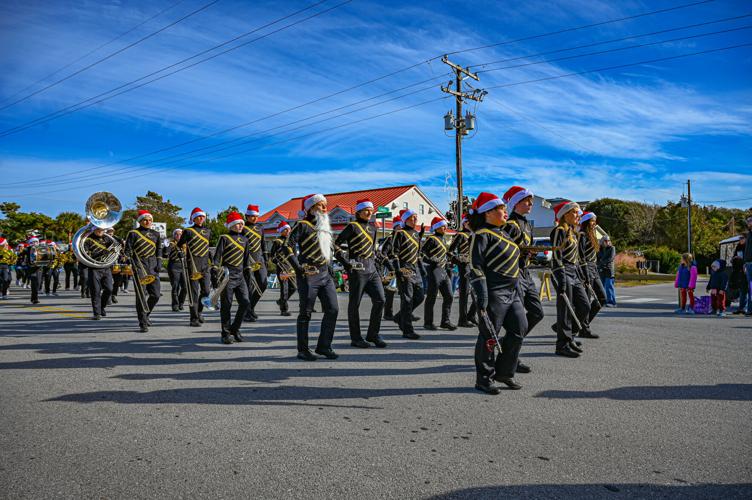 Holiday season officially starts as Emerald Isle Parade delights crowd ...