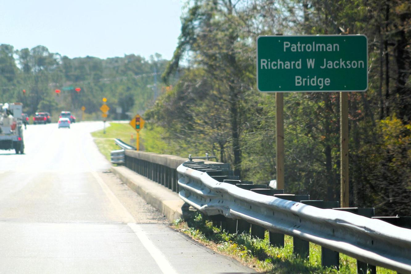 U.S. 70 bridge over Newport River dedicated to fallen state trooper ...