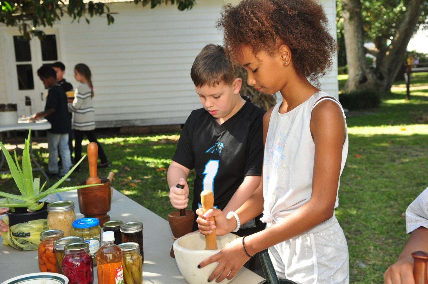 Students get living history lesson | News | carolinacoastonline.com