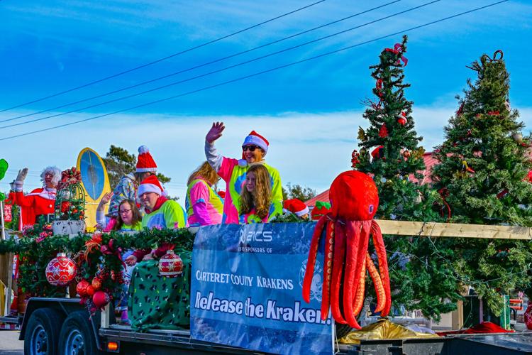 Holiday season officially starts as Emerald Isle Parade delights crowd ...