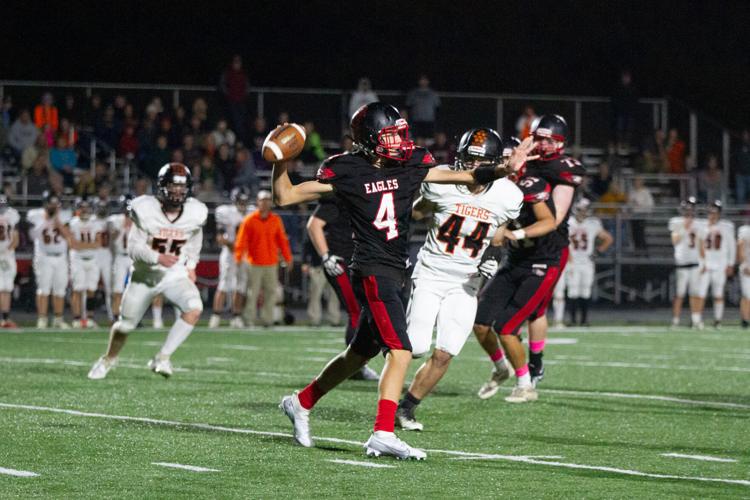 Russell rises to occasion in 20-13 victory over Eagles | Sports ...