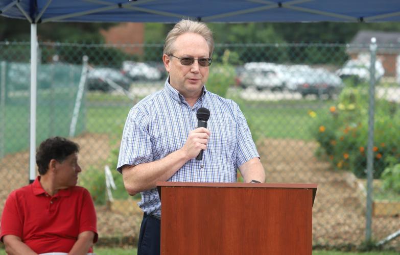 Dickey Park garden cultivates community spirit, healthy eating habits ...