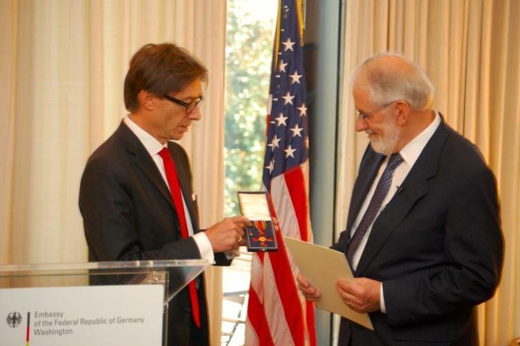 Oxford man receives medal for aiding East German defectors | Regional ...