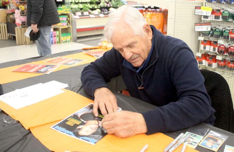 Rick Dempsey, O's 1983 World Series MVP, greets fans in Cecil County ...