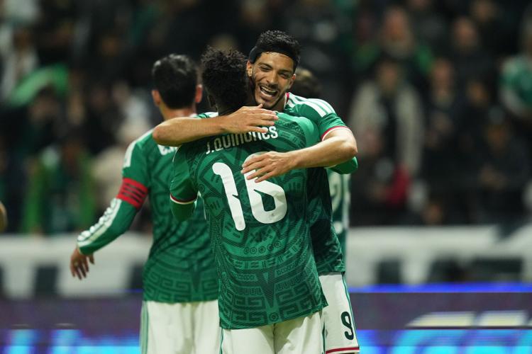 Mexico recovers from an early deficit to beat Serbia 5-1 in a World Cup ...