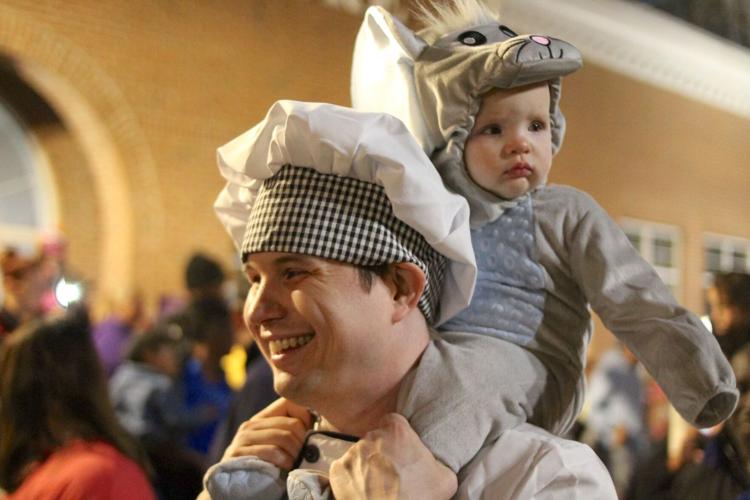 Spectator spirit abounds at Elkton Halloween Parade | News | cecildaily.com