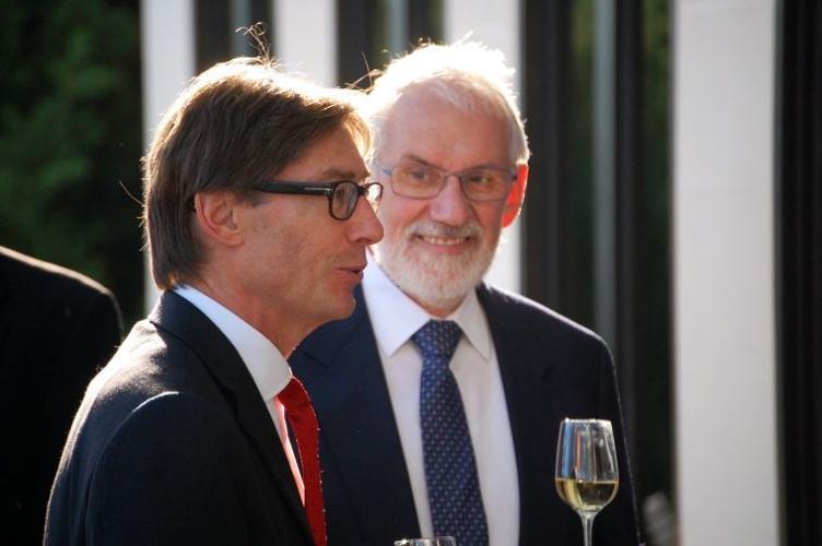 Oxford man receives medal for aiding East German defectors | Regional ...