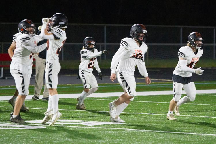 Russell rises to occasion in 20-13 victory over Eagles | Sports ...