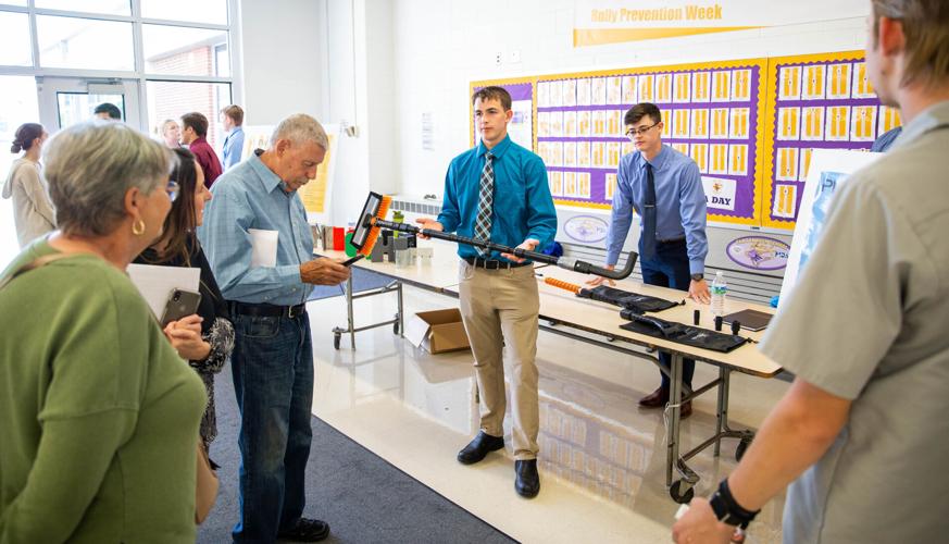 2023 Senior Capstone Gallery Walk showcases research projects from ...