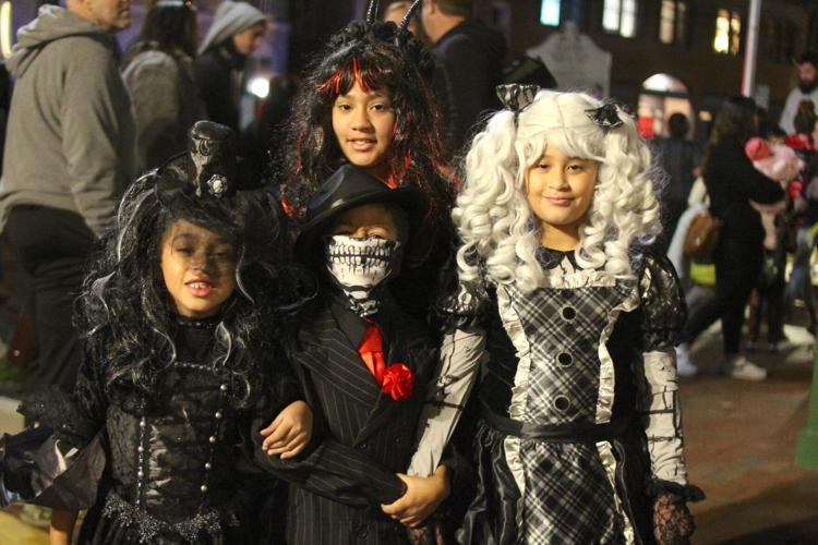 Spectator spirit abounds at Elkton Halloween Parade | News | cecildaily.com