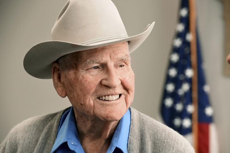 Jim Leavelle, lawman at Lee Harvey Oswald's side, dies at 99 | Regional ...