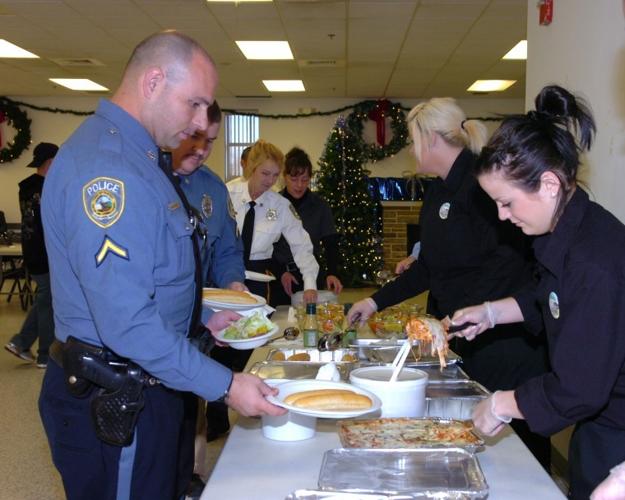 Olive Garden serves lunch to Elkton Police | Featured | cecildaily.com