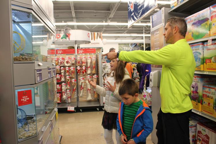 PetSmart grand opening draws a furry crowd | Business | cecildaily.com