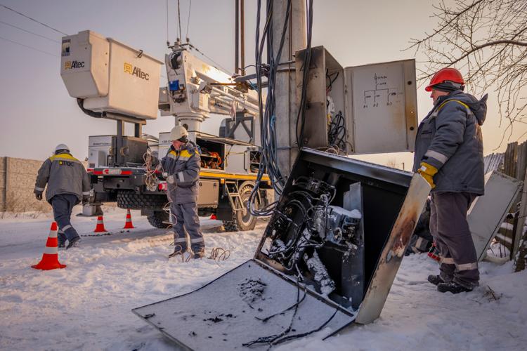 Ukrainians endure freezing temperatures at home as emergency crews rush ...
